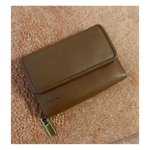 Fossil | Bags | Fossil Classic Leather Trifold Wallet With Zip Pouch ...